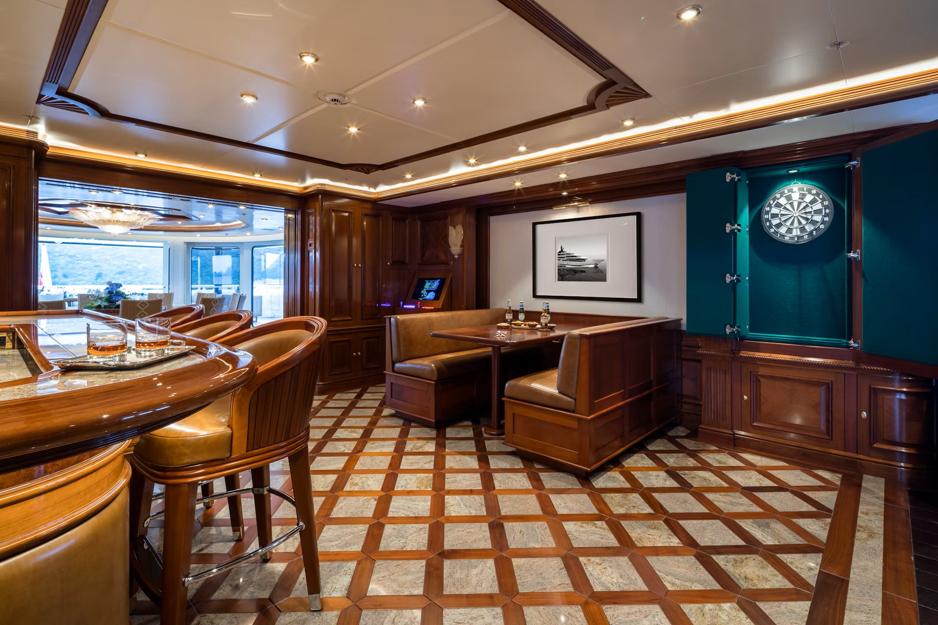 Yacht STARFIRE, Lurssen | CHARTERWORLD Luxury Superyacht Charters